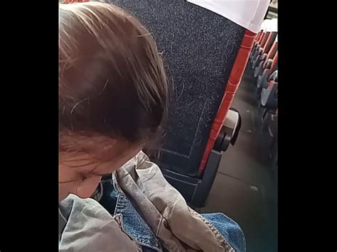 GOSTO DE CHUPAR O PAU DO MEU NAMORADO NO ÔNIBUS ATÉ ELE GOZAR XNXX COM