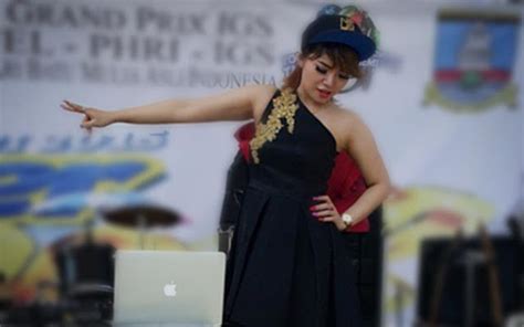 Dinar Candy Koleksi Foto Seksi Dj Singer Dangdut Hot Rumah Foto Artis