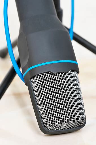 Mikrofon Kondensor Untuk Merekam Suara Foto Stok Unduh Gambar Sekarang Bisikan Suara