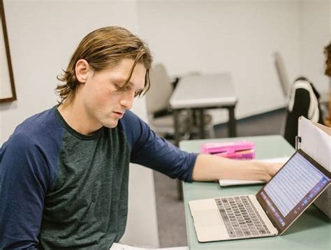 Платформа codefinity відкриває українцям доступ до курсів із програмування