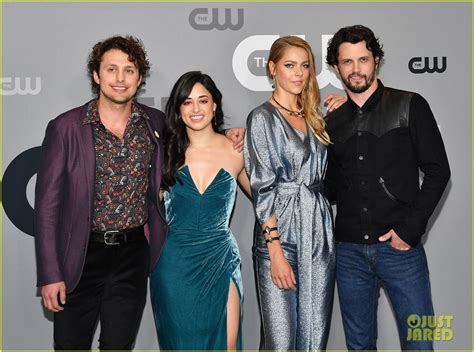 Roswell And All American Casts Debut First Looks At Cw Upfronts 2018