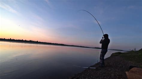 Фидерная рыбалка в сильный ветер! Ветер не помешал поймать крупняк ...