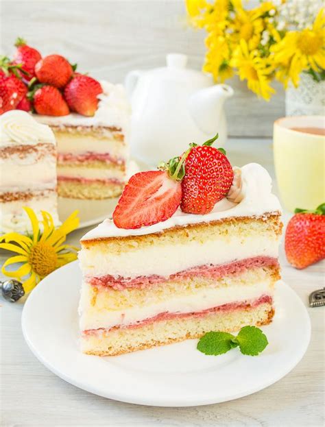 Клубничный торт с двумя кремами | Strawberry shortcake recipes, Cake ...