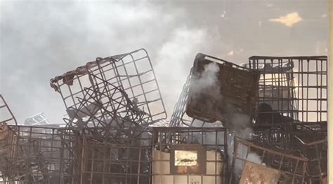 Photo Gallery สงบแล้ว เจ้าหน้าที่ควบคุมเพลิงไหม้โกดังเก็บสารเคมีของกลางที่ อ ภาชี จ อยุธยา ได้แล้ว