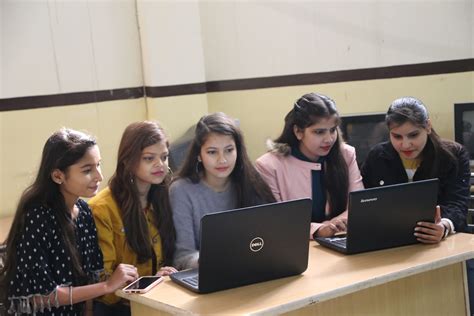 Top Bsc College In Jaipur Computer Lab