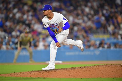 Dodgers Bring Back Edgardo Henriquez Surprisingly Dfa Reliever