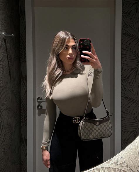 Mirror Selfie R 2busty2hide