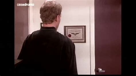 בוורלי הילס 90210 עונה 8 פרק 19 תקציר קלי מקשרת את ברנדון לבחור שישב בכלא כדי לעזור לו שתהיה