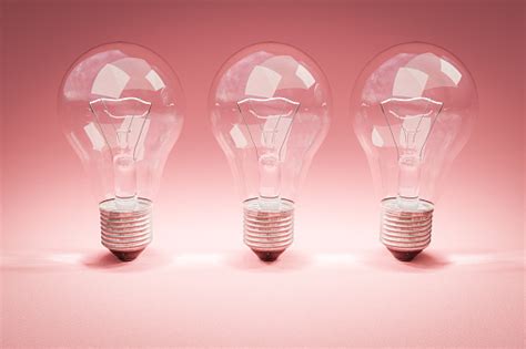 무한한 화려한 배경에 연속으로 서있는 빛나는 필라멘트가있는 3 개의 복고풍 전구 창의성 디자인 개념 3d 그림 고풍스런에 대한 스톡 사진 및 기타 이미지 Istock