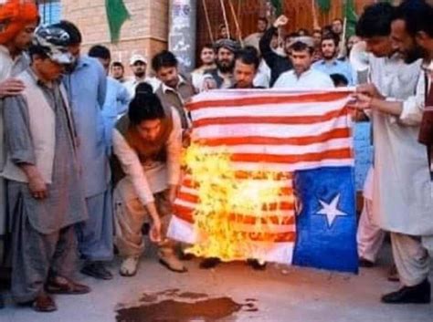 Refresh Breaking 🚨 Iranians Are Reportedly Burning The Liberian Flag