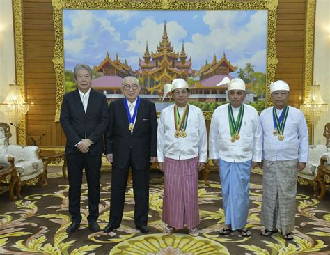 နိုင်ငံတော်စီမံအုပ်ချုပ်ရေးကောင်စီဥက္ကဋ္ဌ နိုင်ငံတော်ဝန်ကြီးချုပ် ဗိုလ