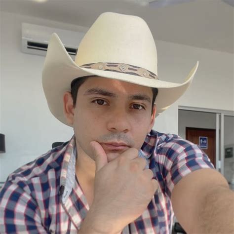 A L E X R O D R I G U E Z Alex Rod 1530 • Threads Say More