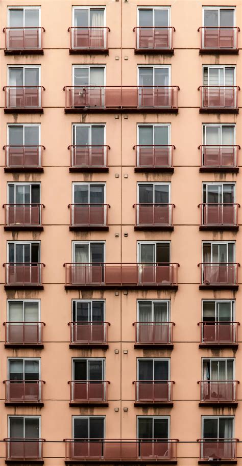 Edificio De Hormigón Marrón · Foto De Stock Gratuita