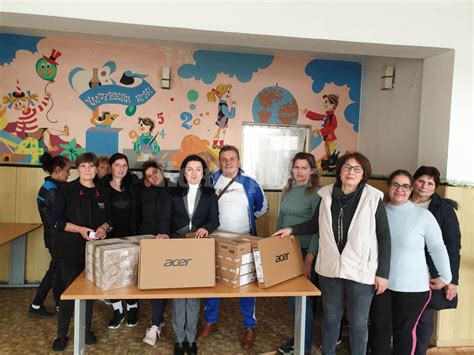 Кметът на Борован дари лаптопи на децата от Центъра за настаняване от семеен тип на деца без