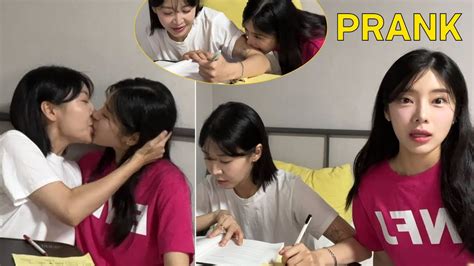 Sub 공부하는 여자친구 뽀뽀로 방해하기 Lesbian Couple 레즈커플 Youtube
