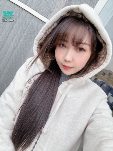 今晚！！就在今晚！！無痛抽獎！ 只要直播買票看表演！截圖私訊給我 買一張票一隻籤！ 二張票二隻籤 ！抽免費「ㄧ日女友」 約會 Babe機會真的很難得😈 把握一下 回歸大福利😳😳😳😳😳 Swag