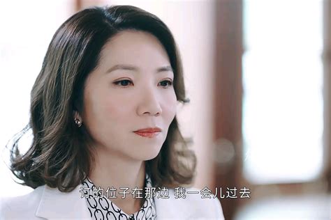 《新闻女王》这哪里是新闻女王，明明是man姐职场宫斗戏！ 零食追剧 零食追剧 哔哩哔哩视频