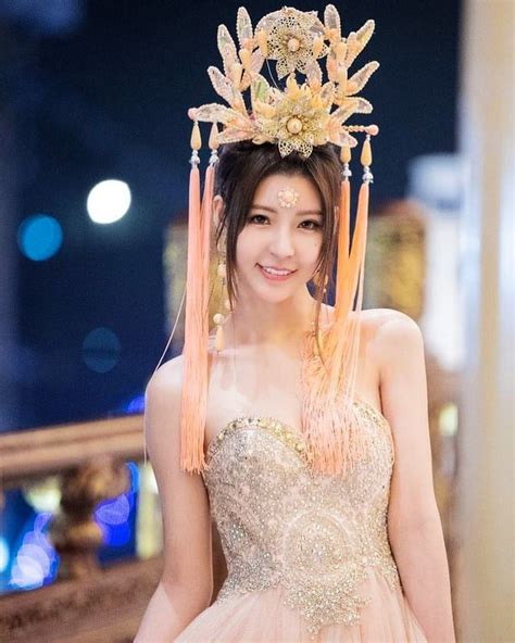 獨家／「最美禮生」過年化身黃金戰袍「猛蛇辣妹」美腿不藏了狂放福利！ 娛樂星聞