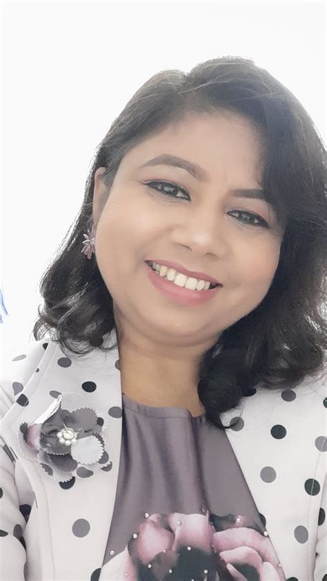 mrunali godghate medium