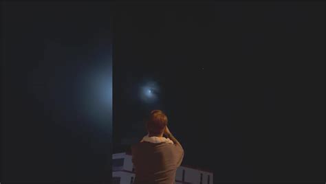 「長征五號b」火箭殘骸墜地球 劃過夜空如流星