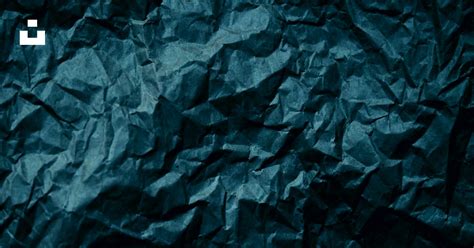 진한 파란색 구겨진 종이 배경 사진 Unsplash의 무료 무늬 이미지