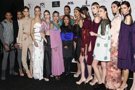 Нью Йоркийн загварын тайзыг Монгол загварууд чимлээ Мэдээ мэдээлэл Монголын иргэн бүрд