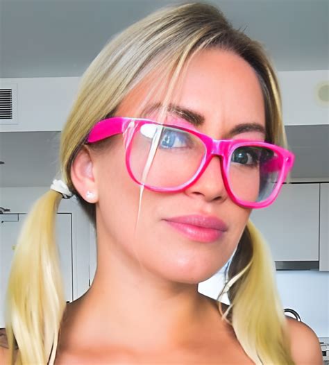 Mini Barbie Actress Height Age Wiki Boyfriend Photos Biography Weight And More