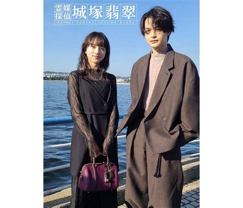 ドラマ『霊媒探偵・城塚翡翠』清原果耶･瀬戸康史、カメラを見つめる2ショットを公開 Wwsチャンネル