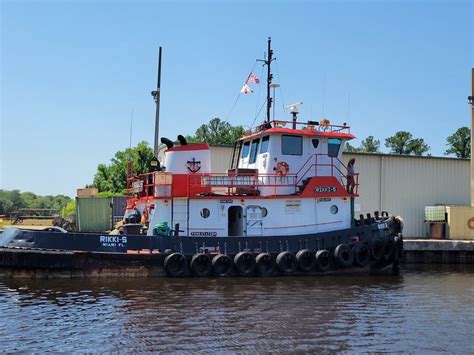 Tug Rikki S Miami Tug Boat Towing And Salvage Yacht And Barge Transport