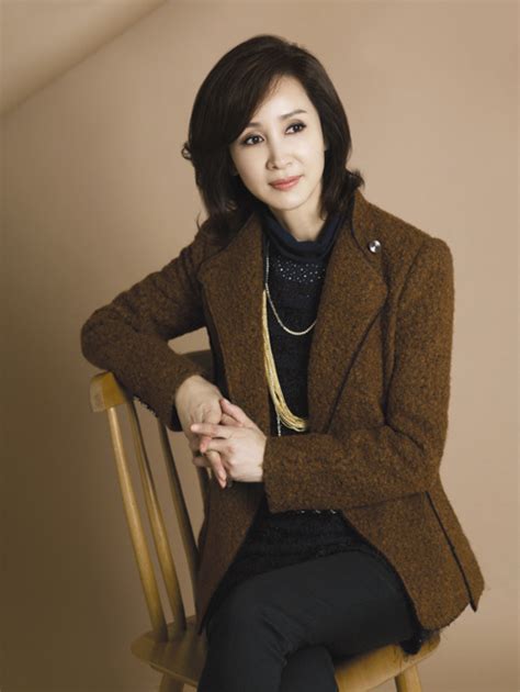 라젤로 우아한 중년 전인화 겨울화보 공개