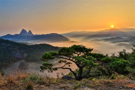 마이산과 운해 위로 솟아오르는 태양오늘뉴스