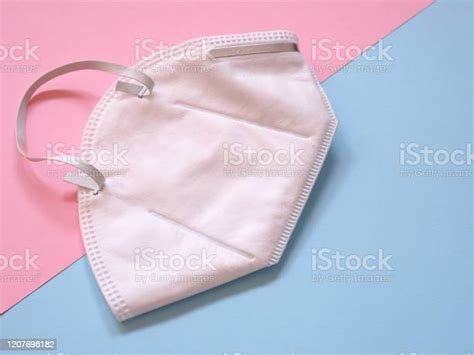 분홍색과 파란색 종이 배경에 보호 얼굴 마스크 카피 공간이 있는 의료 및 의료 개념 0명에 대한 스톡 사진 및 기타 이미지