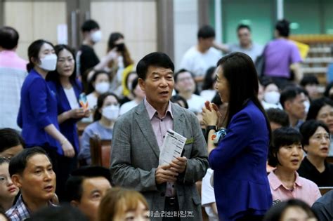 2 000명이 참석한 동탄시온교회 새벽기도 총진군 첫날을 시작하다