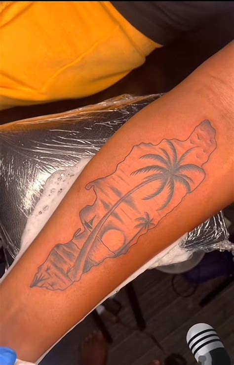 Pin By Miaki On Tatoo Jamaican Tattoos Arm Tattoos For Guys Tattoos