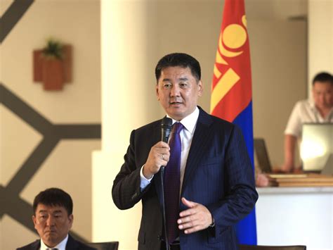 Куба улсад суралцаж буй 11 оюутанд Ерөнхийлөгч У Хүрэлсүх амжилт хүсэж сар бүр 200 ам долларын