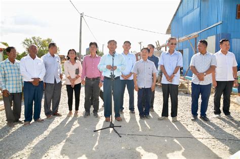 លោកចេង មុនីរ៉ា អភិបាលខណ្ឌច្បារអំពៅជួបសំណេះសំណាលនិងចែកអំណោយដល់ប្រជាពលរដ្ឋ១២០គ្រួសារនៅព្រែកថ្មី