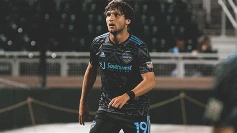 Екс гравець Металіста 1925 розірвав контракт з американським клубом