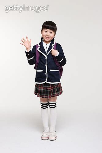 교복을 입은 초등학생 이미지 A3816872 게티이미지뱅크