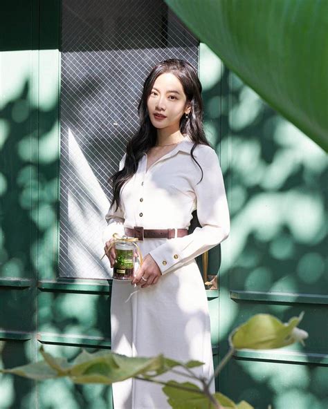 曾之喬さんのインスタグラム写真 曾之喬instagram「鮮綠成一片了，心情是沈靜美好的🌲。 · 長知識了，323是「驗光師節