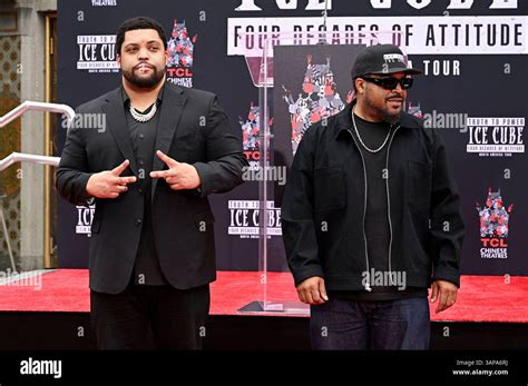 O Shea Jackson Jr Mit Vater Ice Cube Bei Ice Cubes Hand And Footprints