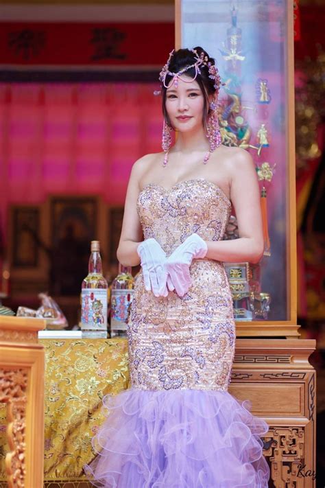 影舞魅孃更勝兔女郎 最美禮生糰糰曝甘苦 台積電、蔡英文竟都是客戶