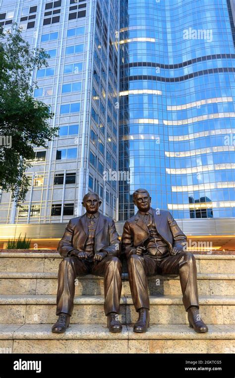 The Night View Of The Statue Of Drwilliam Mayo And Charlie Mayo The