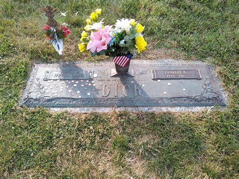 Patsy Cline Grave Site Go Wandering