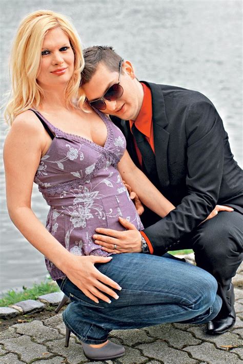 Damjan Murko Ženo časti Kot Kraljico