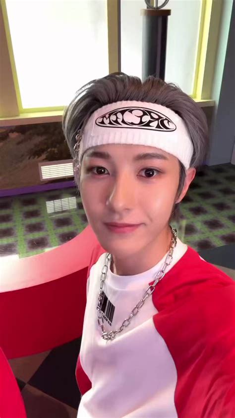 핏쨔 🥨 On Twitter 얘들아 여기 지구 맞지 나 외계인들한테 납치된거 아니지