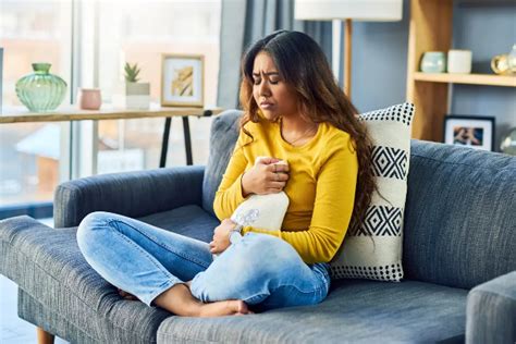 மாதவிடாயினால் ஏற்படும் வலியை நொடிப்பொழுதில் இல்லாமலாக்கும் கை மருந்து மனிதன்