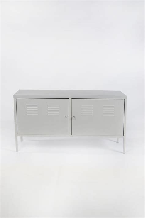 Metalni Ormarić Druga Perspektiva