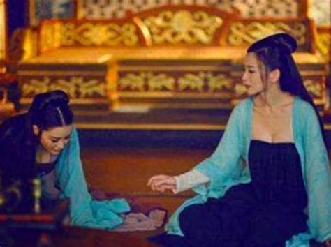 This Concubine Was Thrown Into The Cold Palace And No One Gave Her