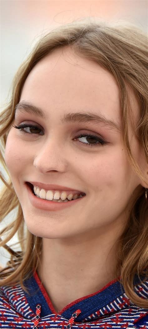 Cute Smiling Lily Rose Depp K Wallpaper Download