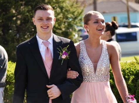 ზოდიაქოს ნიშნები სკოლის გამოსაშვებ საღამოზე სახალისო  გალერეა